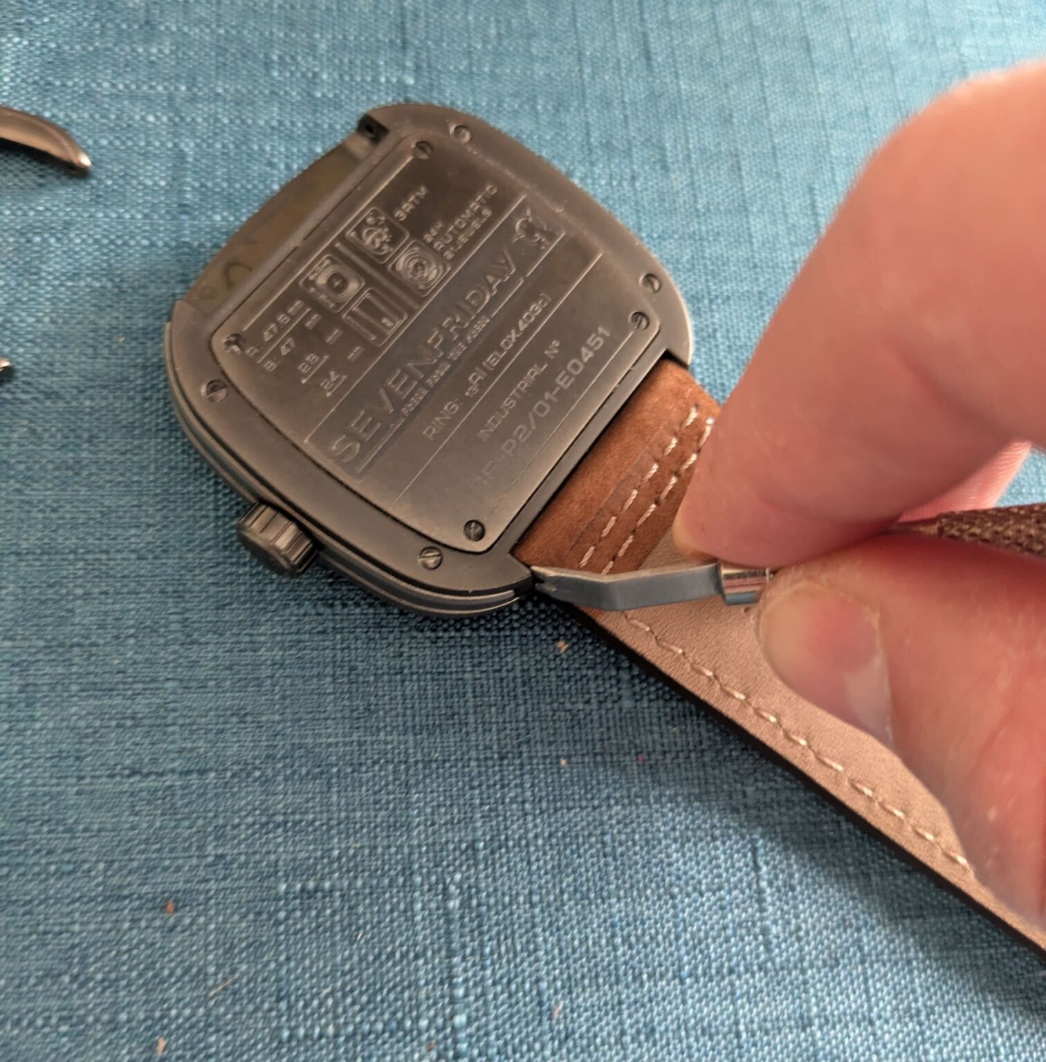 How to Change Your SevenFriday Watch Strap: Tutorial - Montres Passion