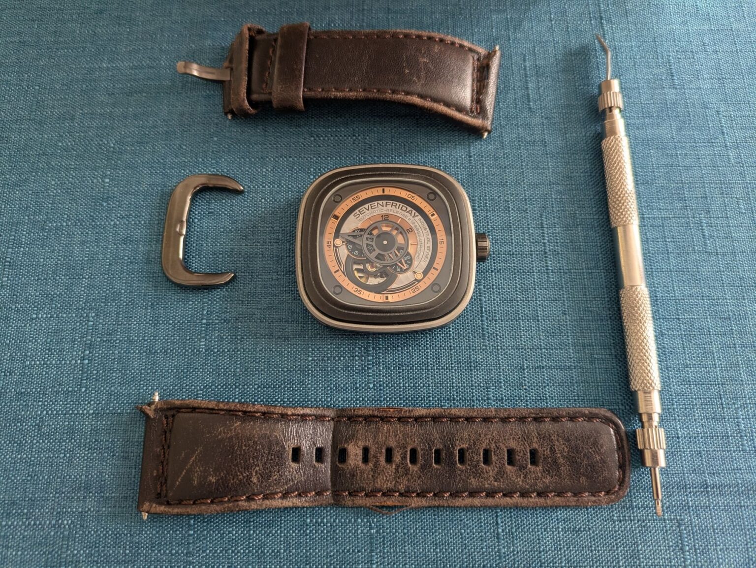 How to Change Your SevenFriday Watch Strap: Tutorial – Montres Passion