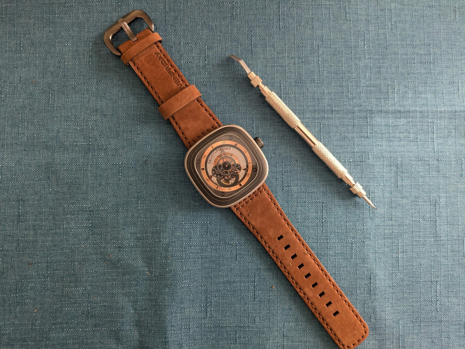 How to Change Your SevenFriday Watch Strap: Tutorial – Montres Passion