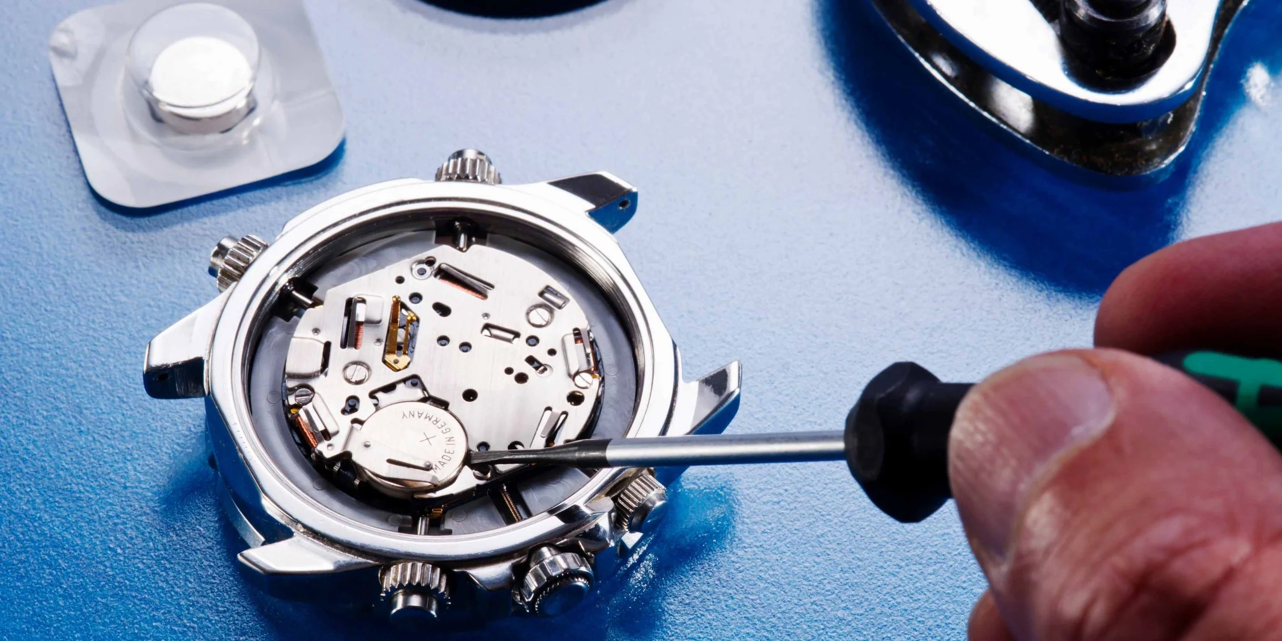 Comment bien choisir les piles de vos montres à quartz (équivalences ...